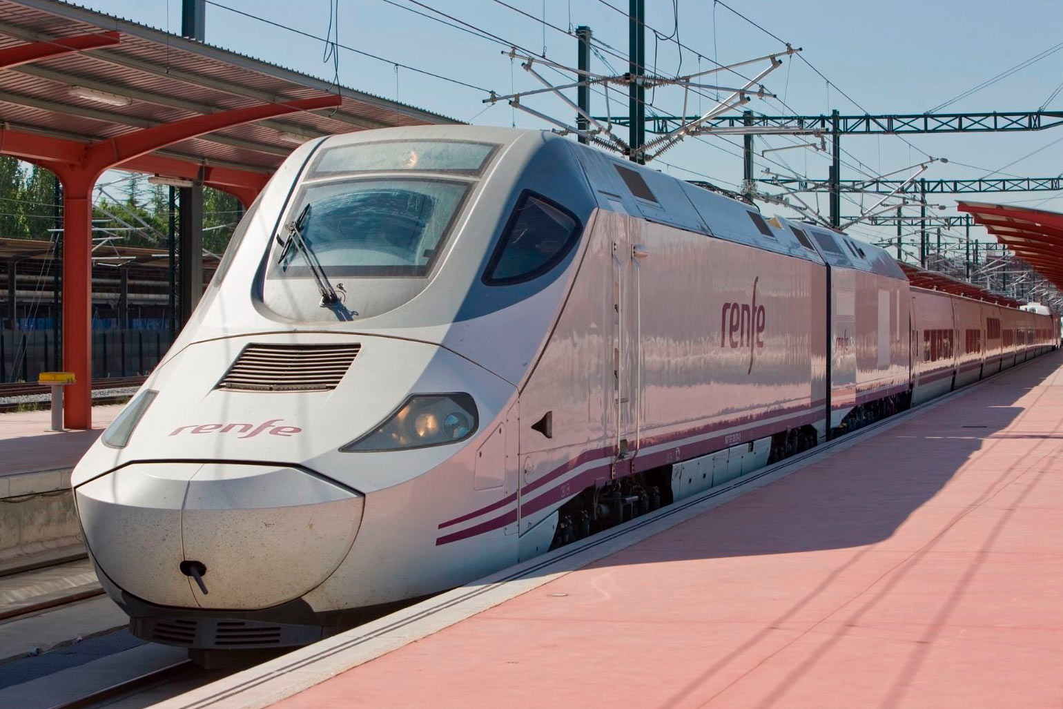 Los trenes Alvia de Renfe en Extremadura mejoran su puntualidad